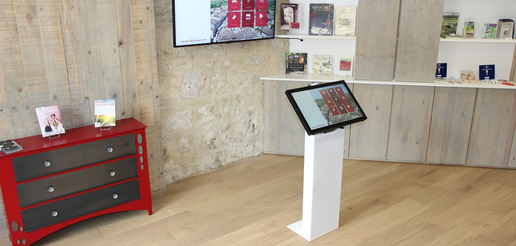 Borne d’Accueil Interactive – Bornes et pupitres tactiles | CARTELMATIC Borne d’Accueil Interactive – Bornes et pupitres tactiles | CARTELMATIC
